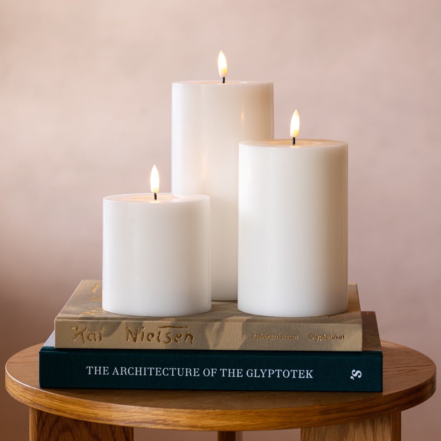 Sia LED pillar candle rechargeable. Ø 10 X 10 cm – LED-nordic.com