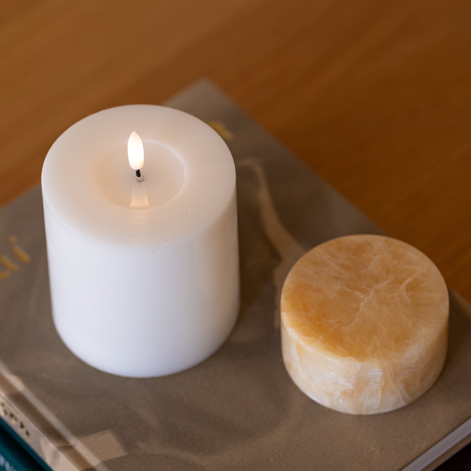 Sia LED pillar candle rechargeable. Ø 10 X 10 cm – LED-nordic.com
